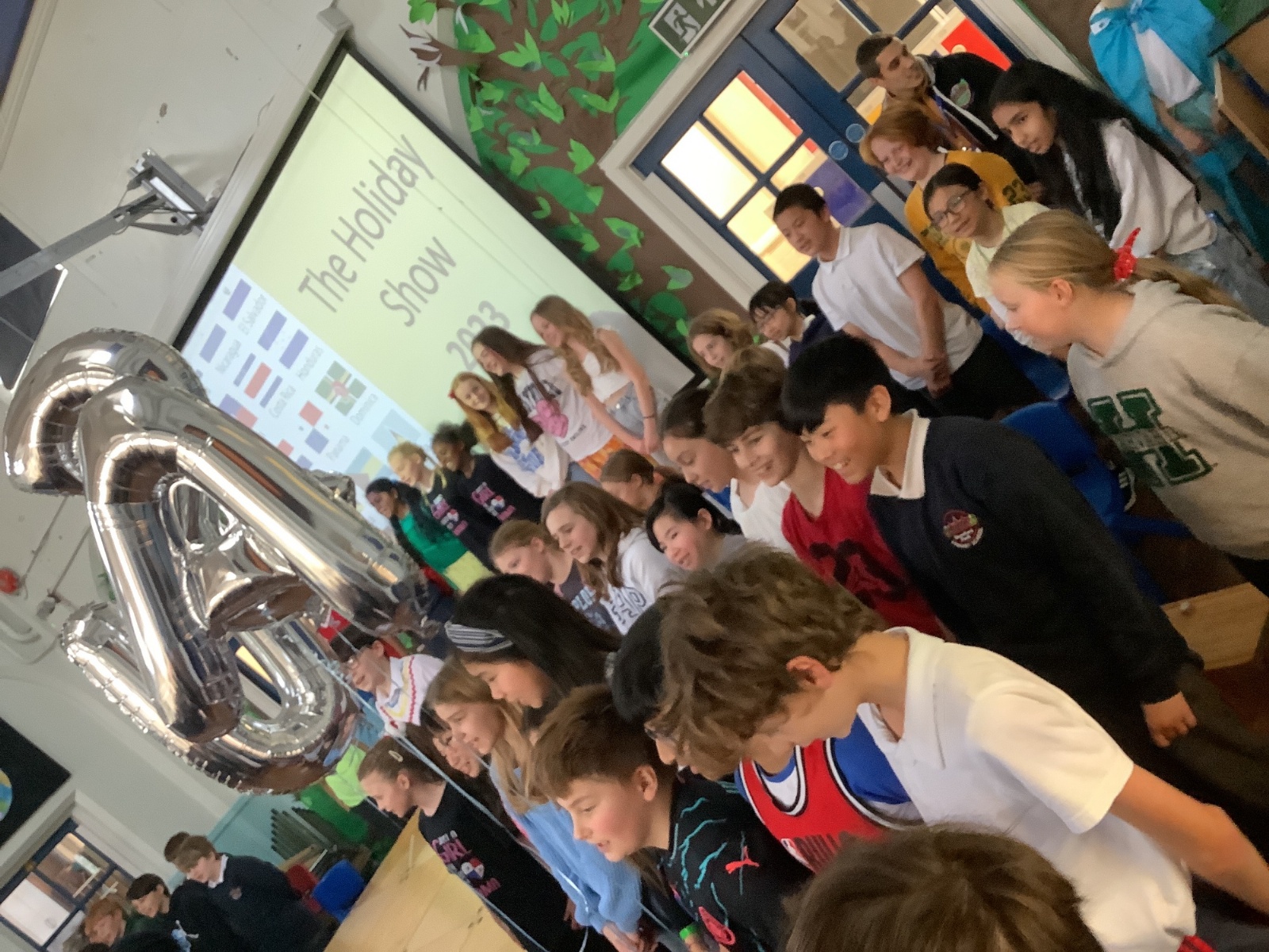 Stamford Park Primary School - The Holiday Show